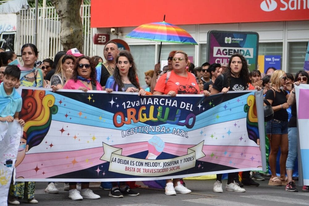 Mendoza se vistió de arcoiris: miles de jóvenes asistieron a la Marcha ...